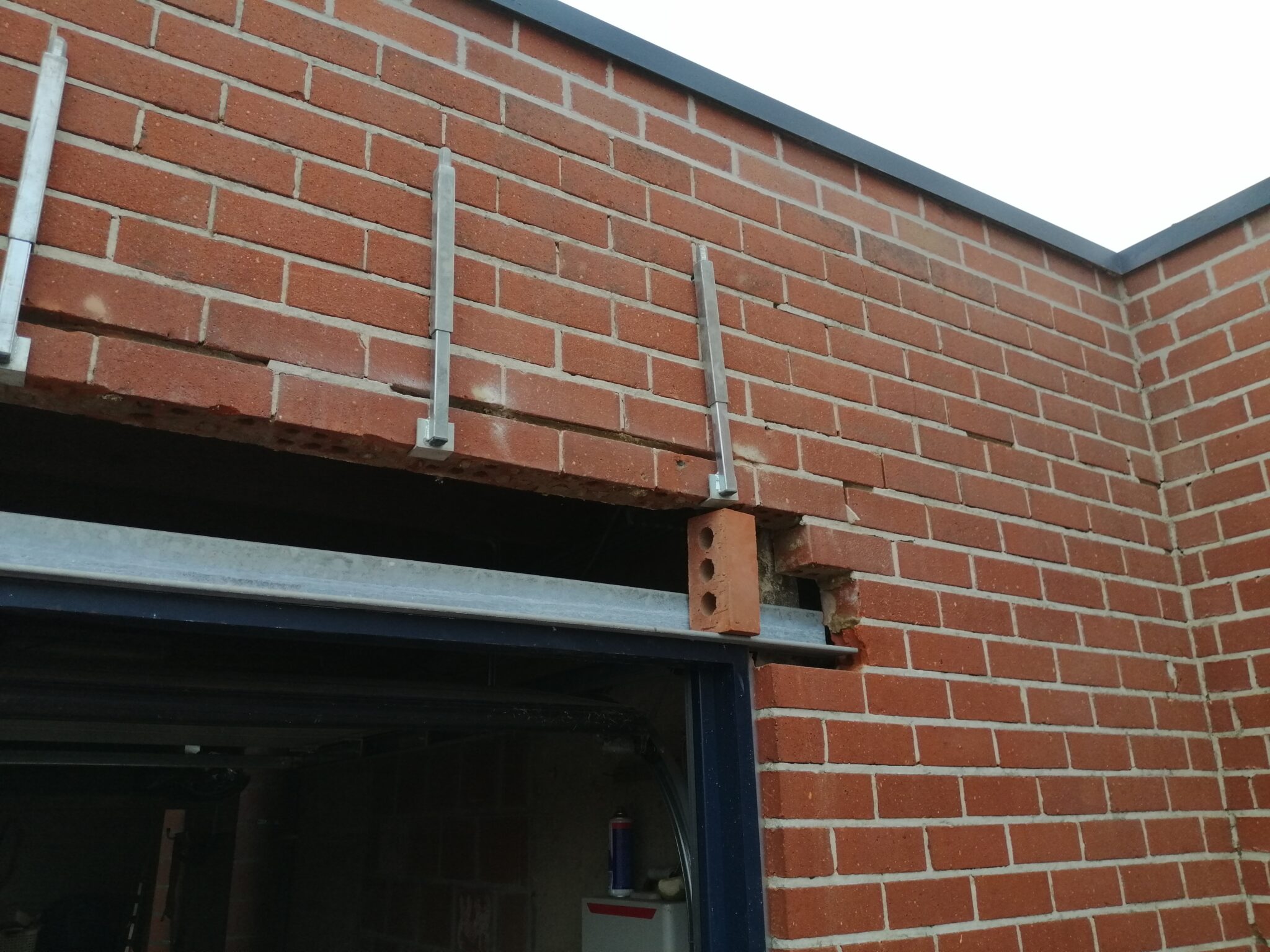 Herstellen van gevelscheuren, funderingen, betonherstelling en lintelen