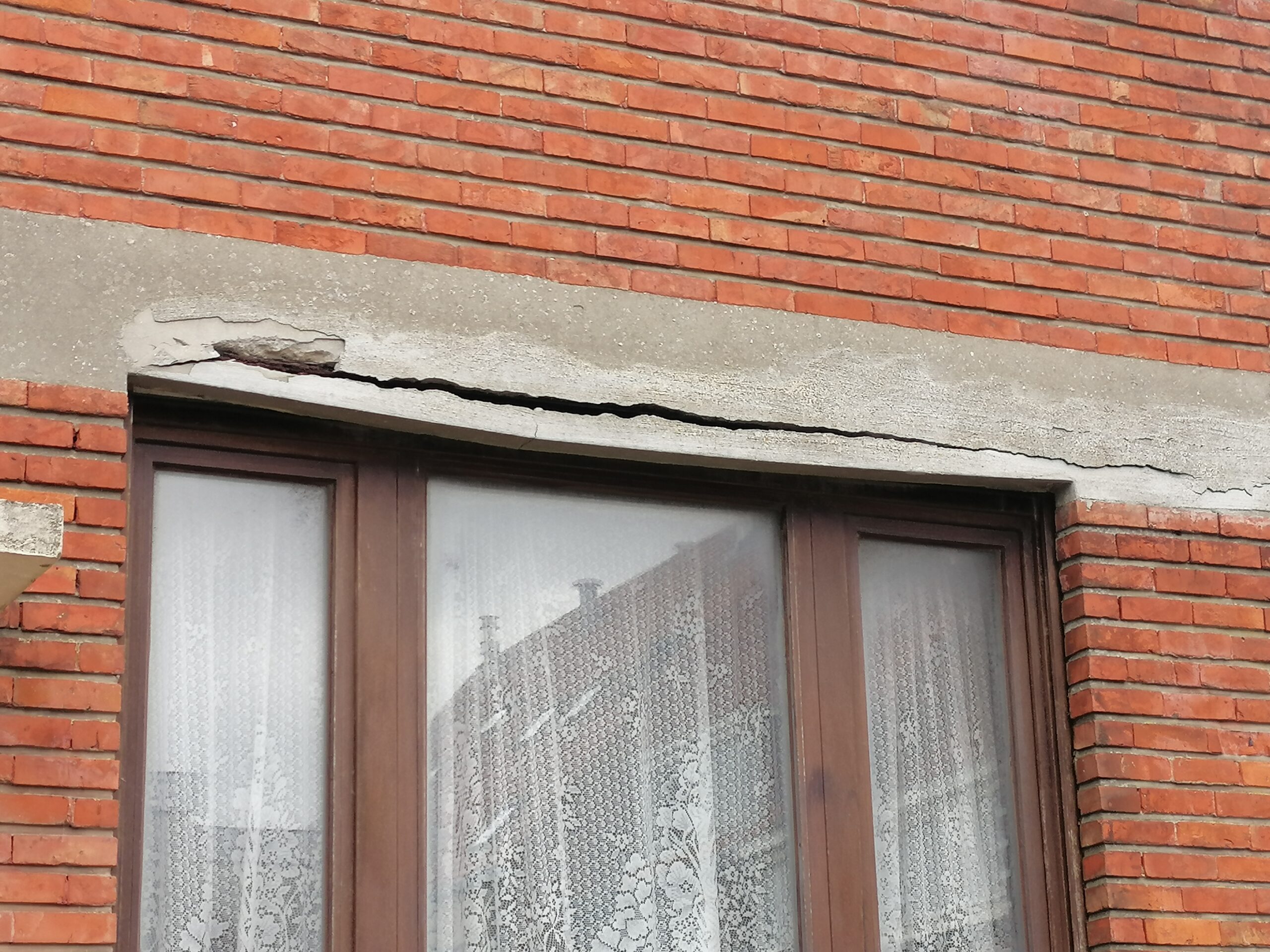 Berichten over gevelscheuren.